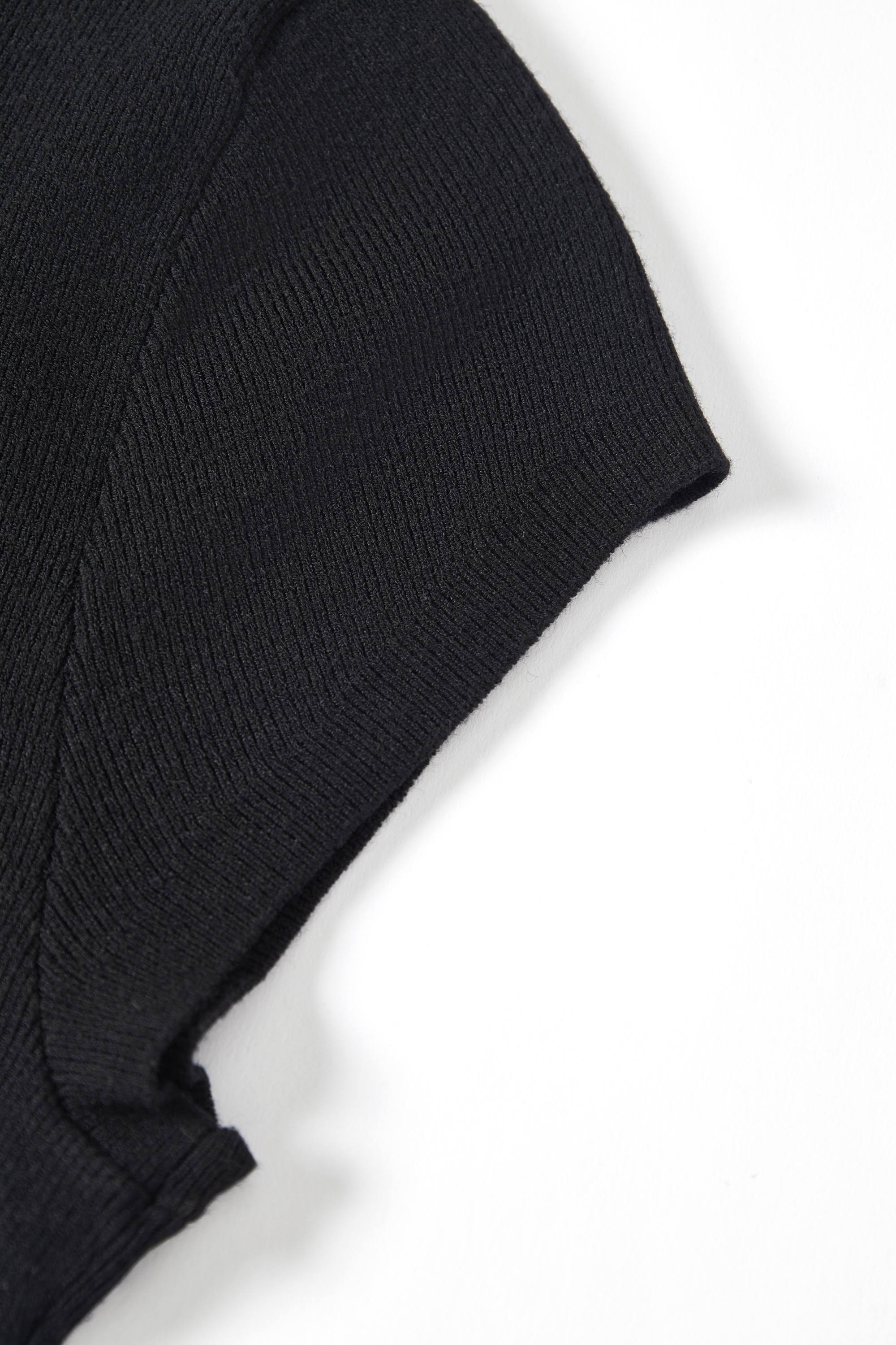 Row Slim Fitt Top in Rayon Blend Knit – fbrq.com